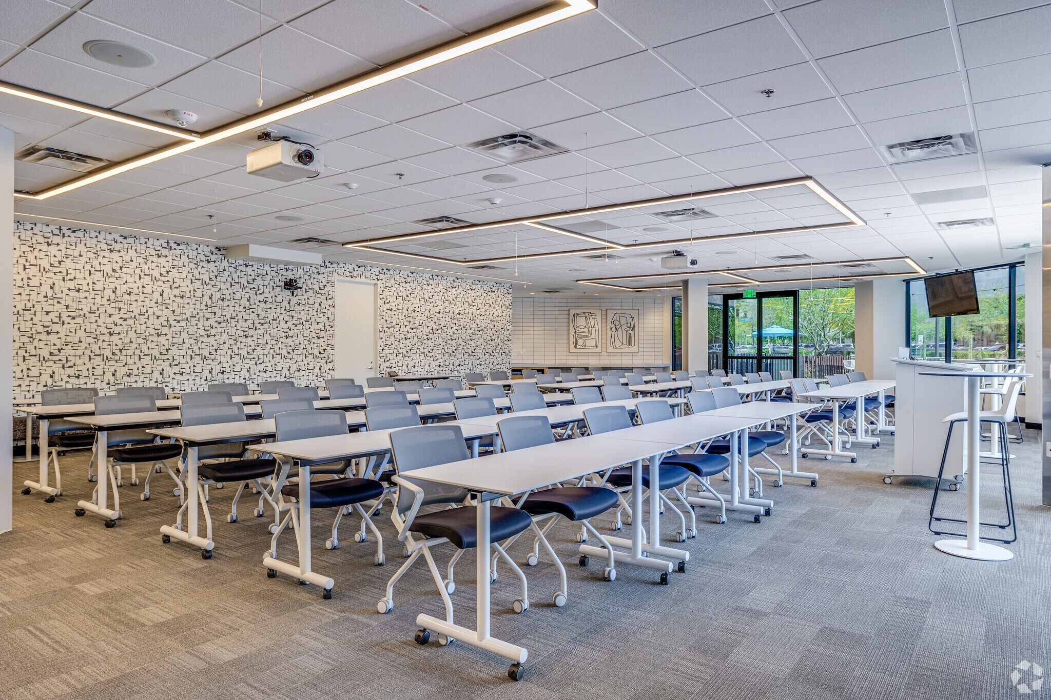 2398 E Camelback Rd, Phoenix, AZ 85016 - Biltmore Center | LoopNet