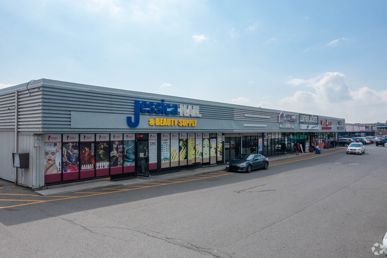 39 Orfus Rd, Toronto, ON M6A 1L6 | LoopNet