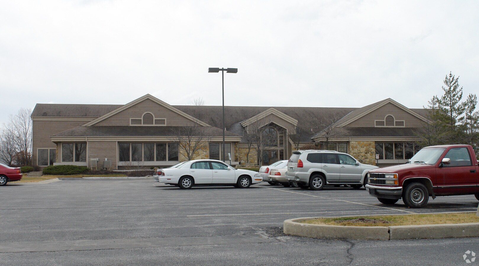 421 E Cook Rd, Fort Wayne, IN 46825 | LoopNet