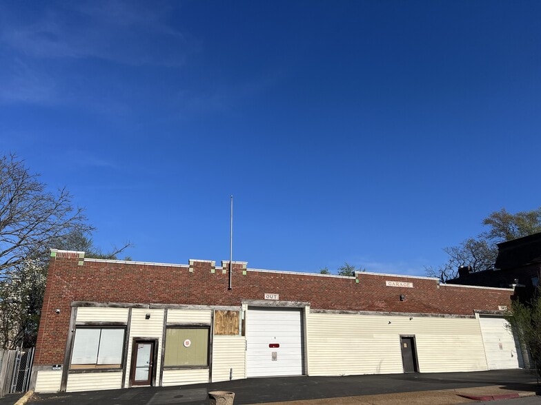 3136 Morganford Rd, Saint Louis, MO 63116 | LoopNet