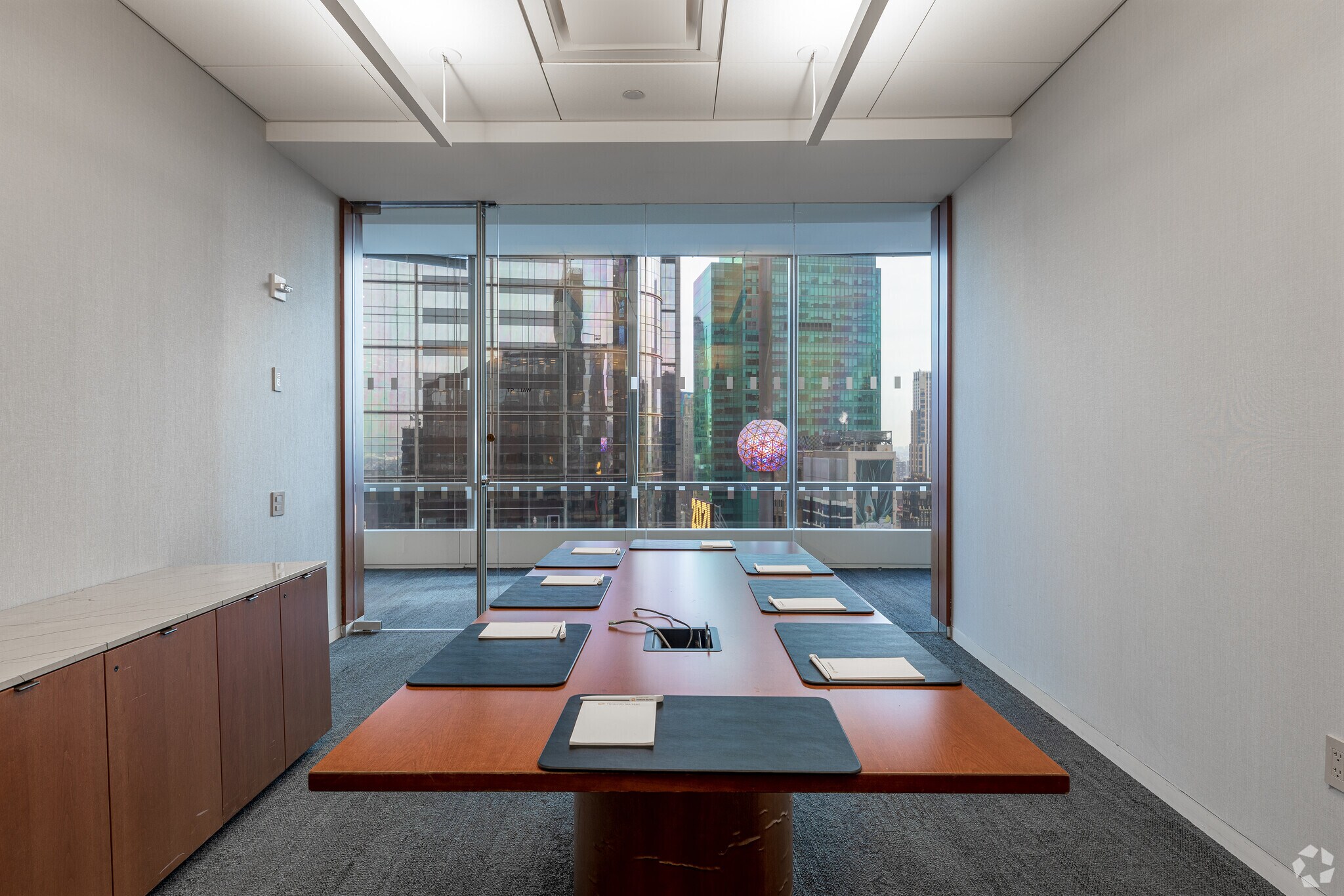 3 Times Sq, New York, NY 10036 - 3 Times Square | LoopNet