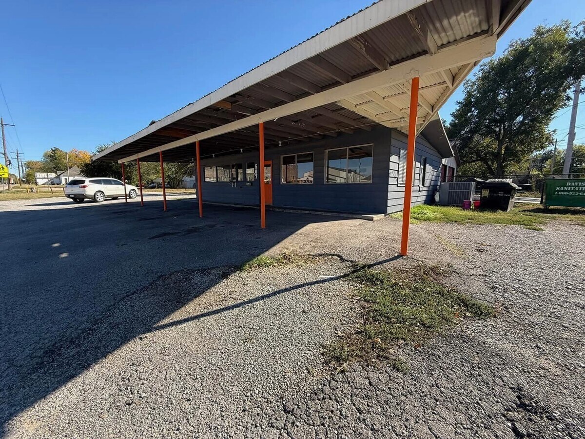 507 E North Ave, Tonkawa, OK 74653 | LoopNet