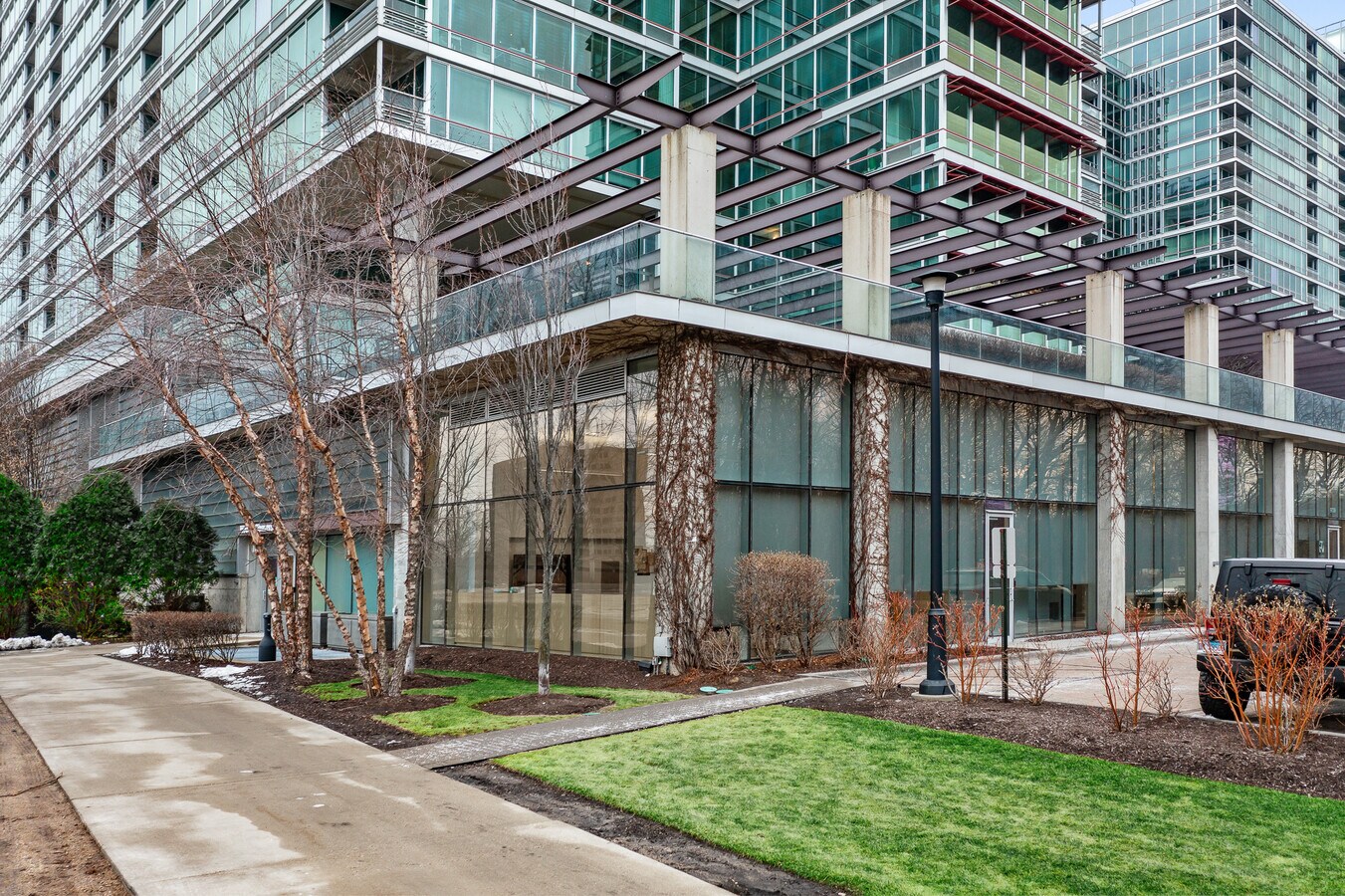 9731 Woods Dr, Skokie, IL 60077 | LoopNet