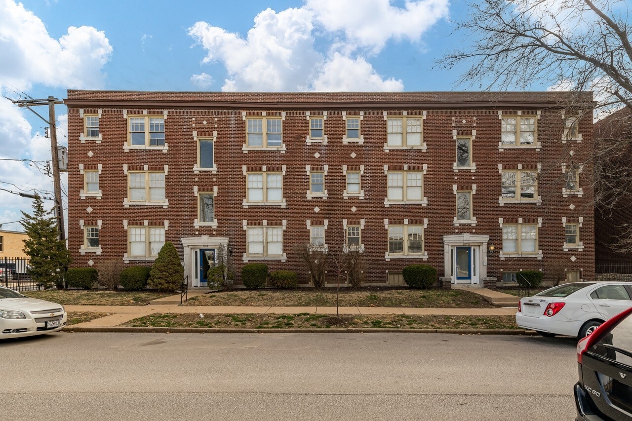 1014-38 Oakview Pl, Saint Louis, MO 63110 - Oakview Apartments | LoopNet
