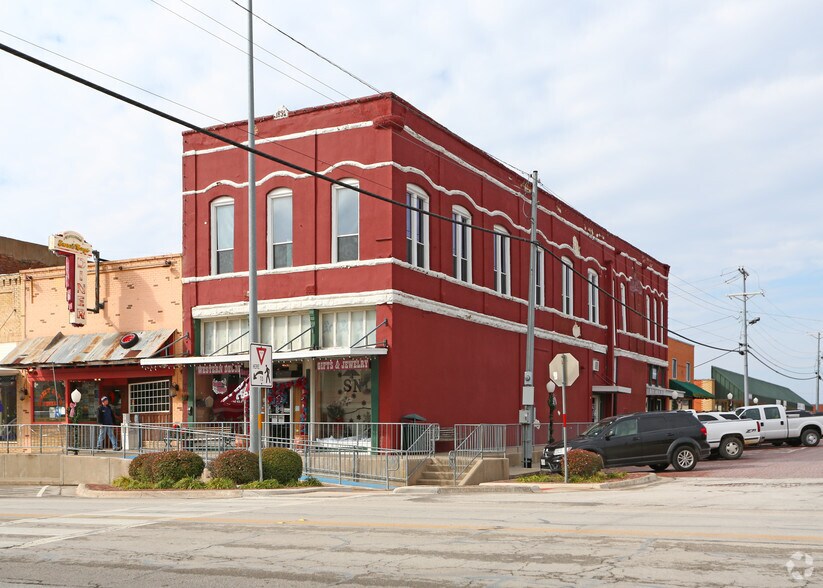 102 W Tarrant St, Bowie, TX 76230 | LoopNet