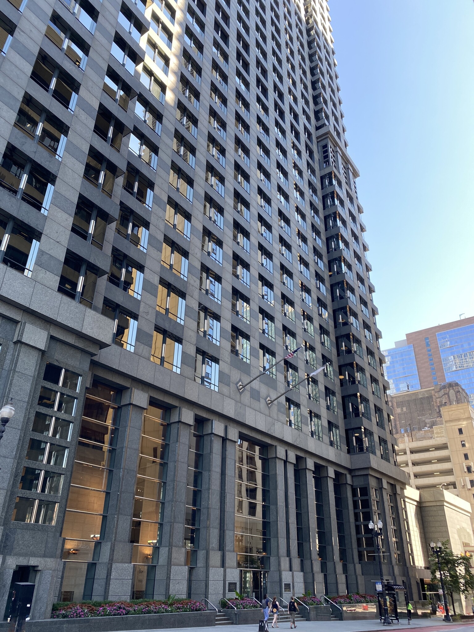 35 W Wacker Dr, Chicago, IL 60601 - Leo Burnett Building | LoopNet