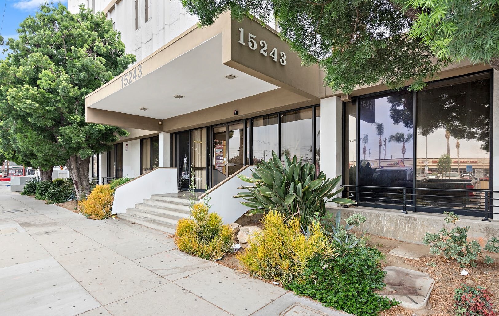 15243 Vanowen St, Van Nuys, CA 91405 - J & D Gerlach Bldg | LoopNet