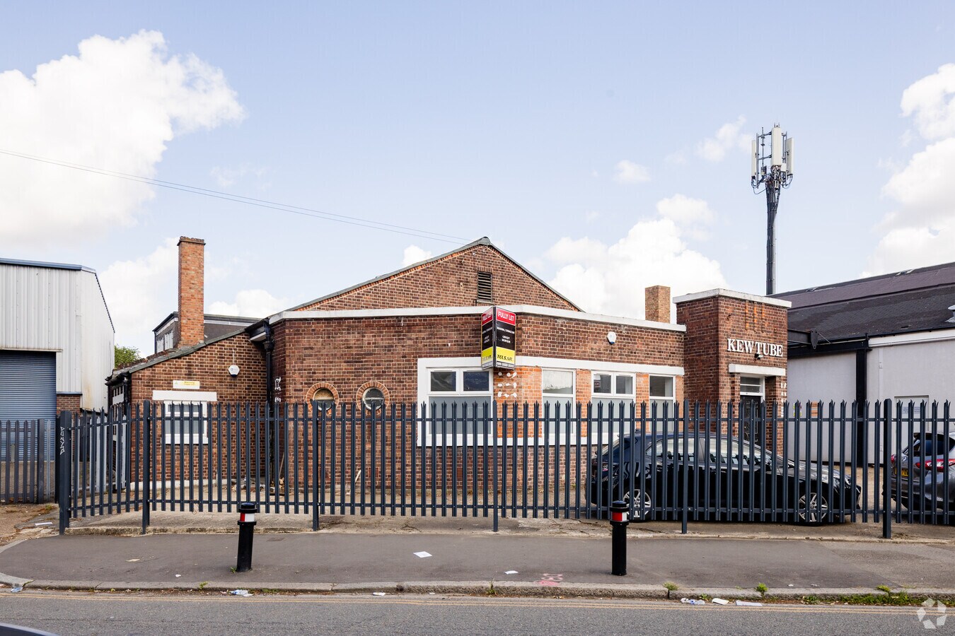 63 Bideford Ave, Greenford, UB6 7PT | LoopNet