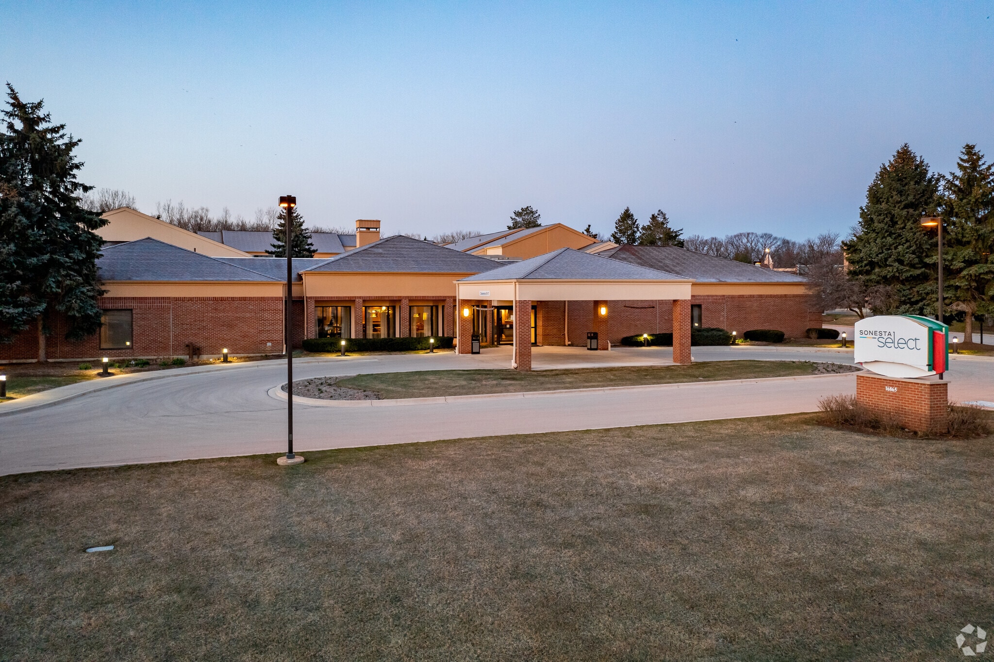 16865 W Bluemound Rd, Brookfield, WI 53005 | LoopNet