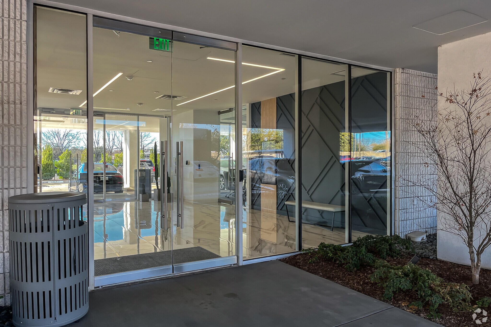 12240 Inwood Rd, Dallas, TX 75244 - Twelve240 | LoopNet