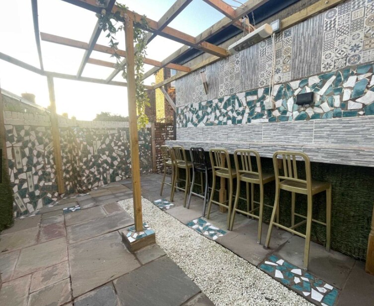 104-106 Rose Ln, Liverpool, MSY L18 8AG | LoopNet