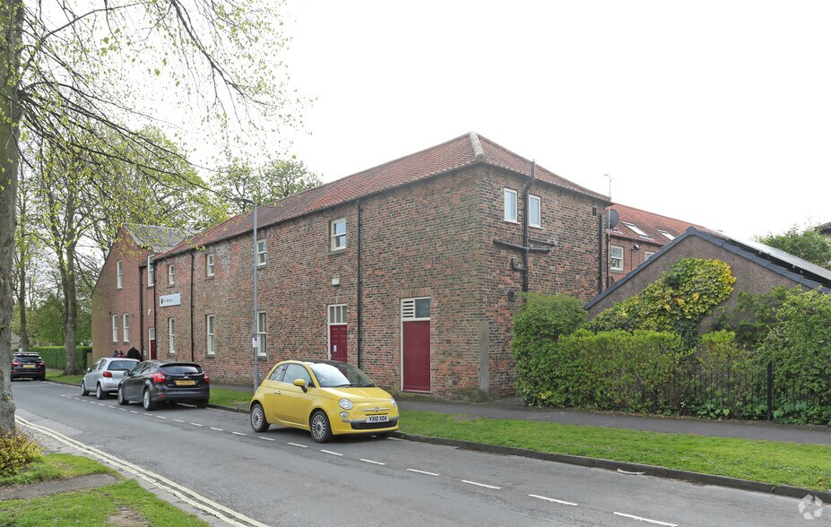 Lairgate, Beverley, HU17 8HL - The Hall | LoopNet