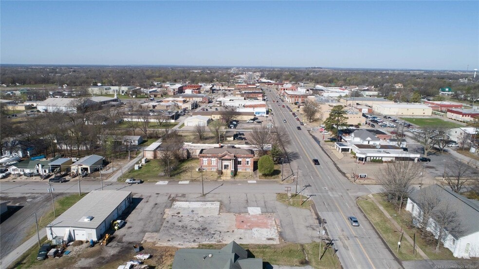 111 S State St, Wagoner, OK 74467 | LoopNet