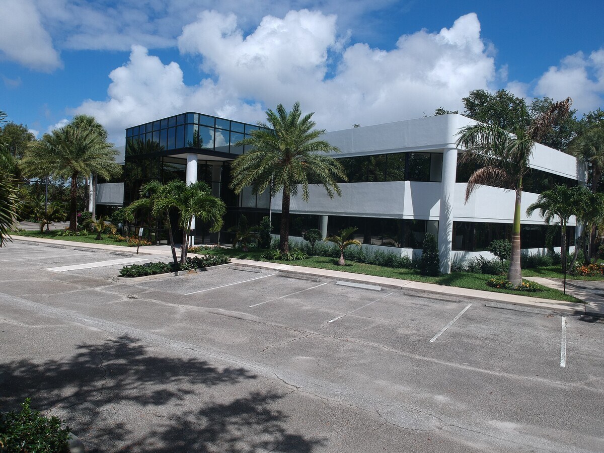 5829 Corporate Way, West Palm Beach, FL 33407 | LoopNet
