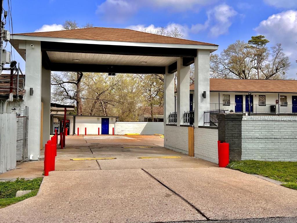 9202 Homestead Rd, Houston, TX 77016 - Orbit INN | LoopNet