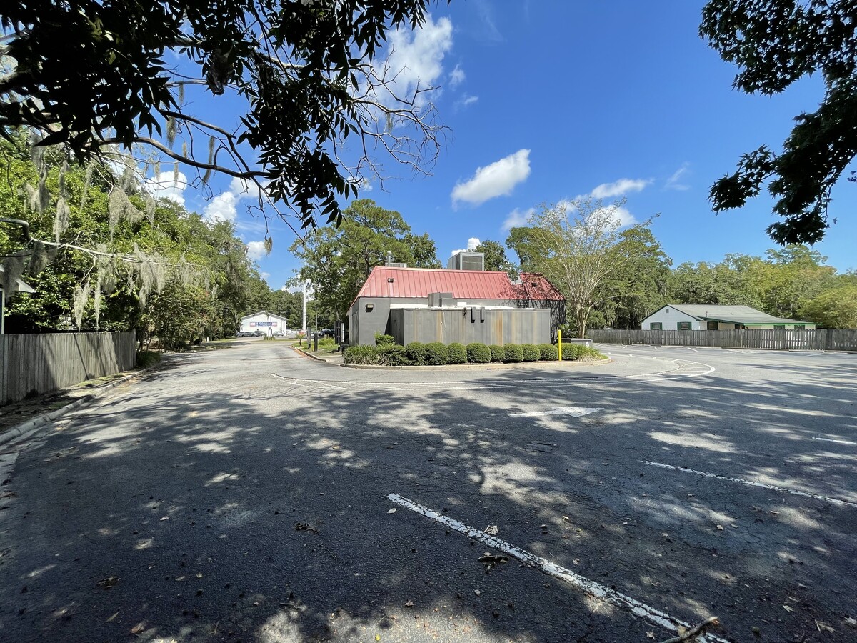 2563 Ashley River Rd, Charleston, SC 29414 - Retail for Sale | LoopNet