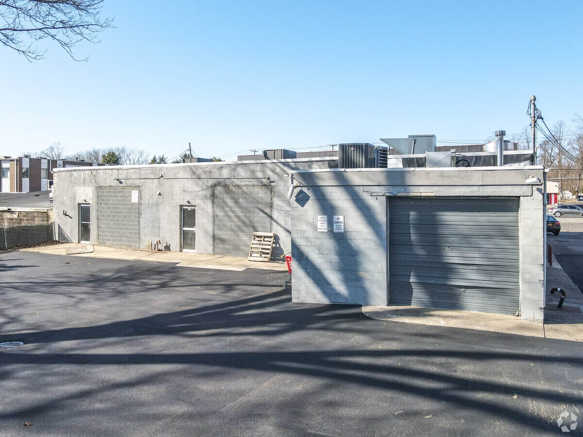 2350 Middle Country Rd, Centereach, NY 11720 | LoopNet