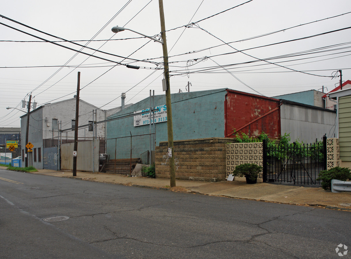 23-39 Backus St, Newark, NJ 07105 | LoopNet