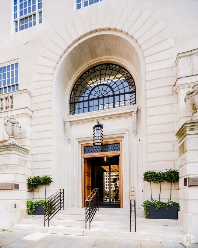 Newmark - London Commercial Listings & Brokers | LoopNet