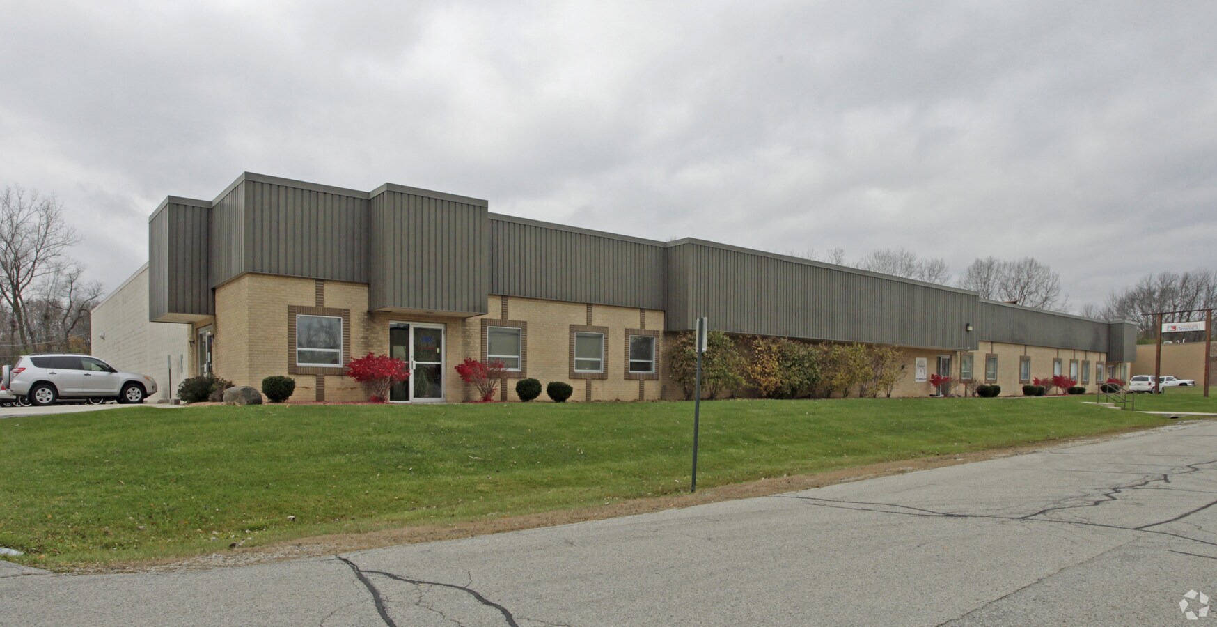 6940-6950 S Industrial Loop, Greendale, WI 53129 | LoopNet