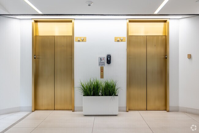 CBRE - Dallas Commercial Listings & Brokers | LoopNet