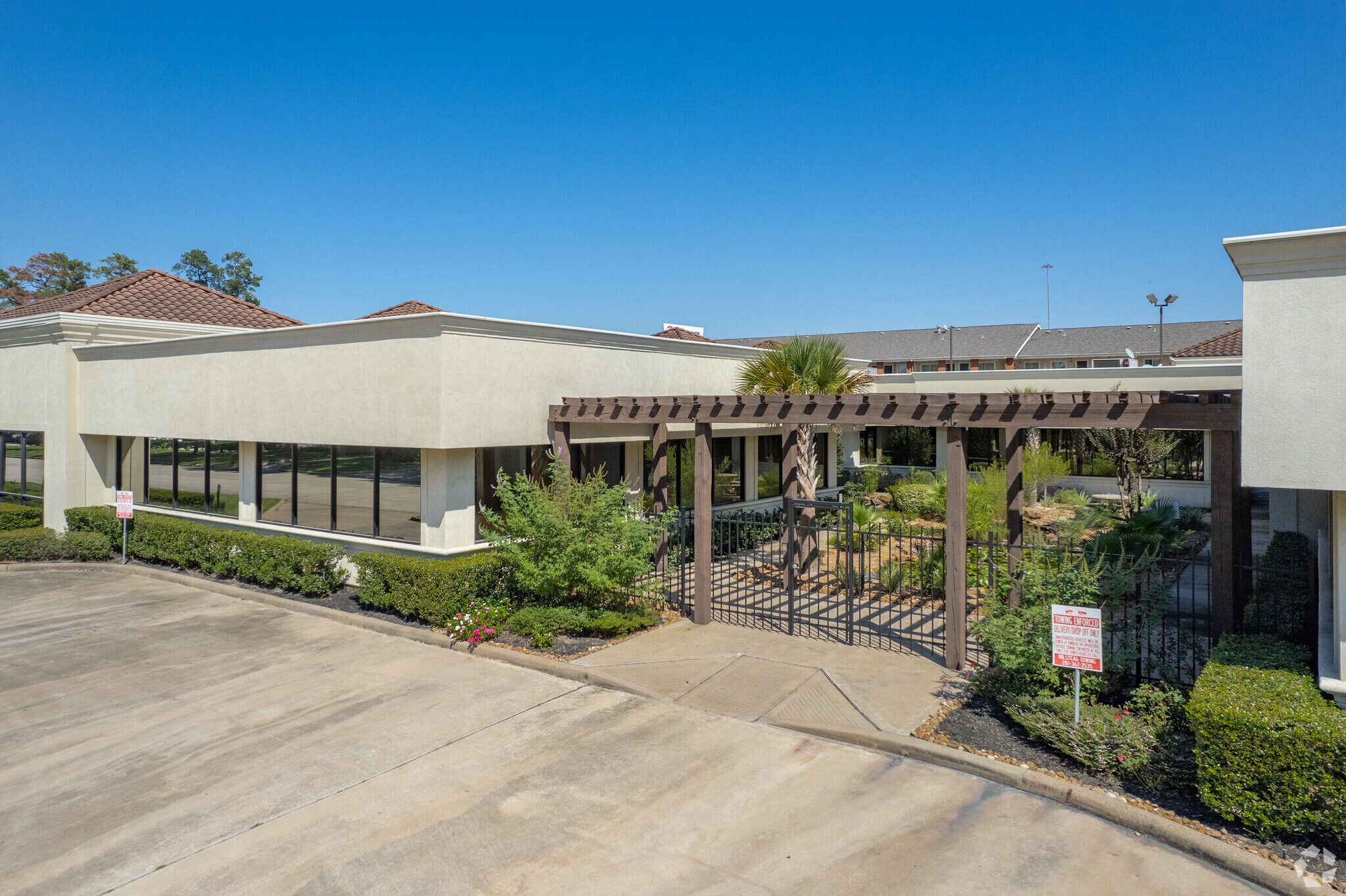 200 Valleywood Dr, Spring, TX 77380 - Suites A450, B300 & B400 | LoopNet