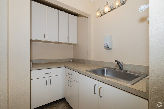 CBRE - Dallas Commercial Listings & Brokers | LoopNet