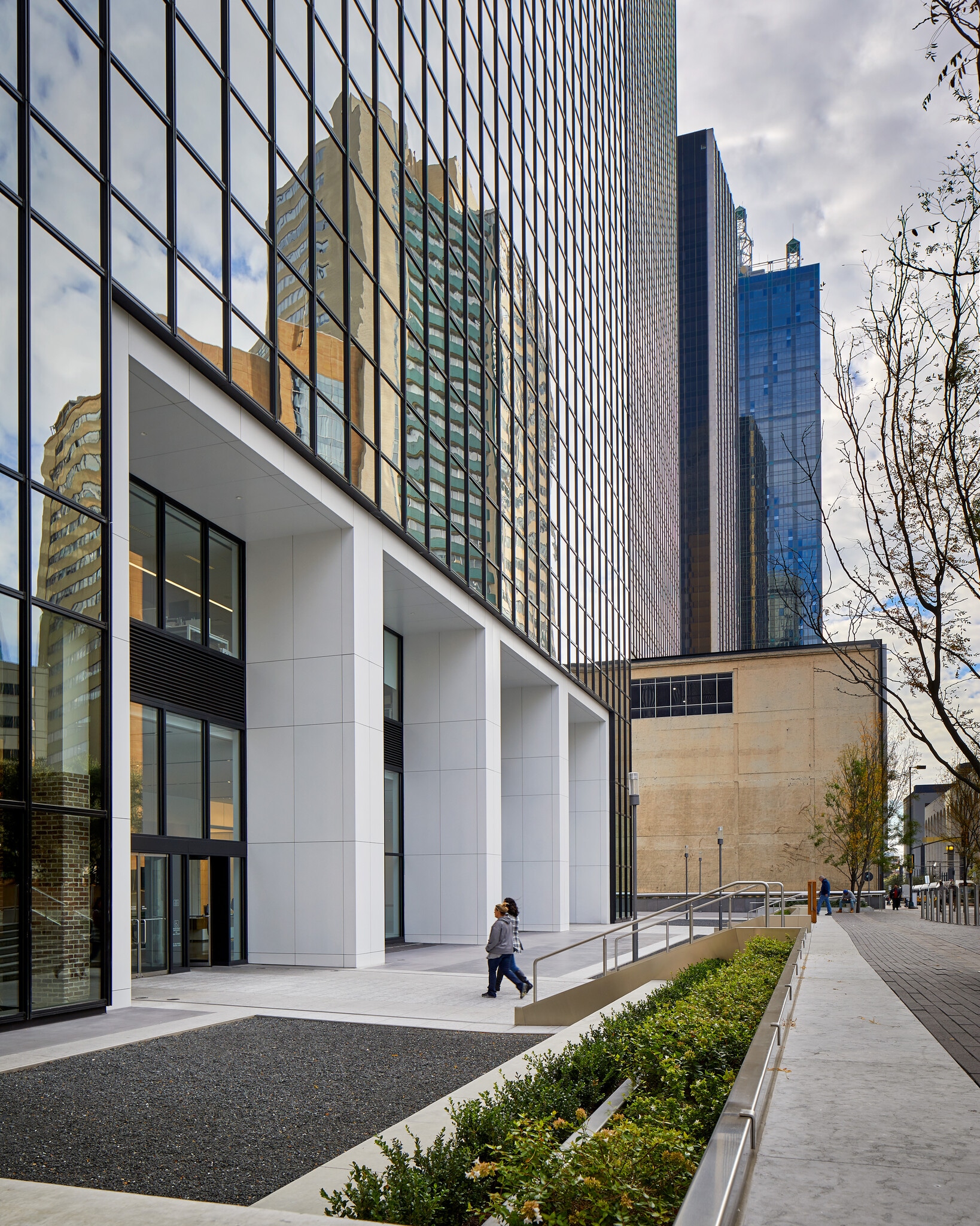 1601 Elm St, Dallas, TX 75201 - Santander Tower | LoopNet