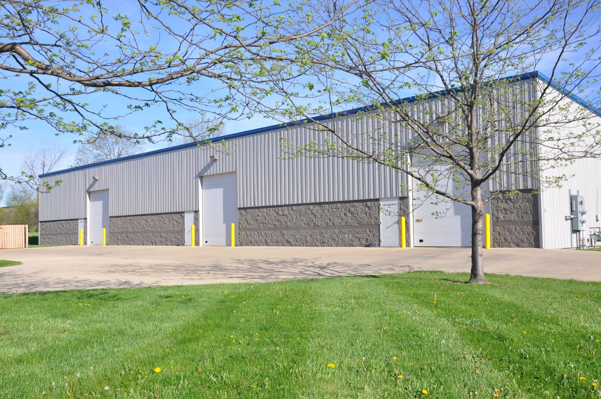 3195 Grand Prix Dr, Decatur, IL 62526 - Industrial for Lease | LoopNet