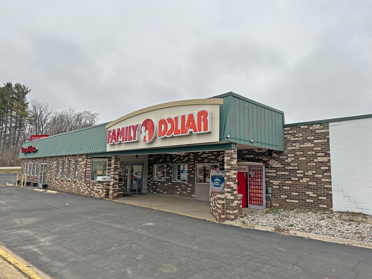 820 Jordan Lake Ave, Lake Odessa, MI 48849 - Retail for Sale | LoopNet 820 Jordan Lake Ave, Lake Odessa, MI 48849 - Retail for Sale | LoopNet