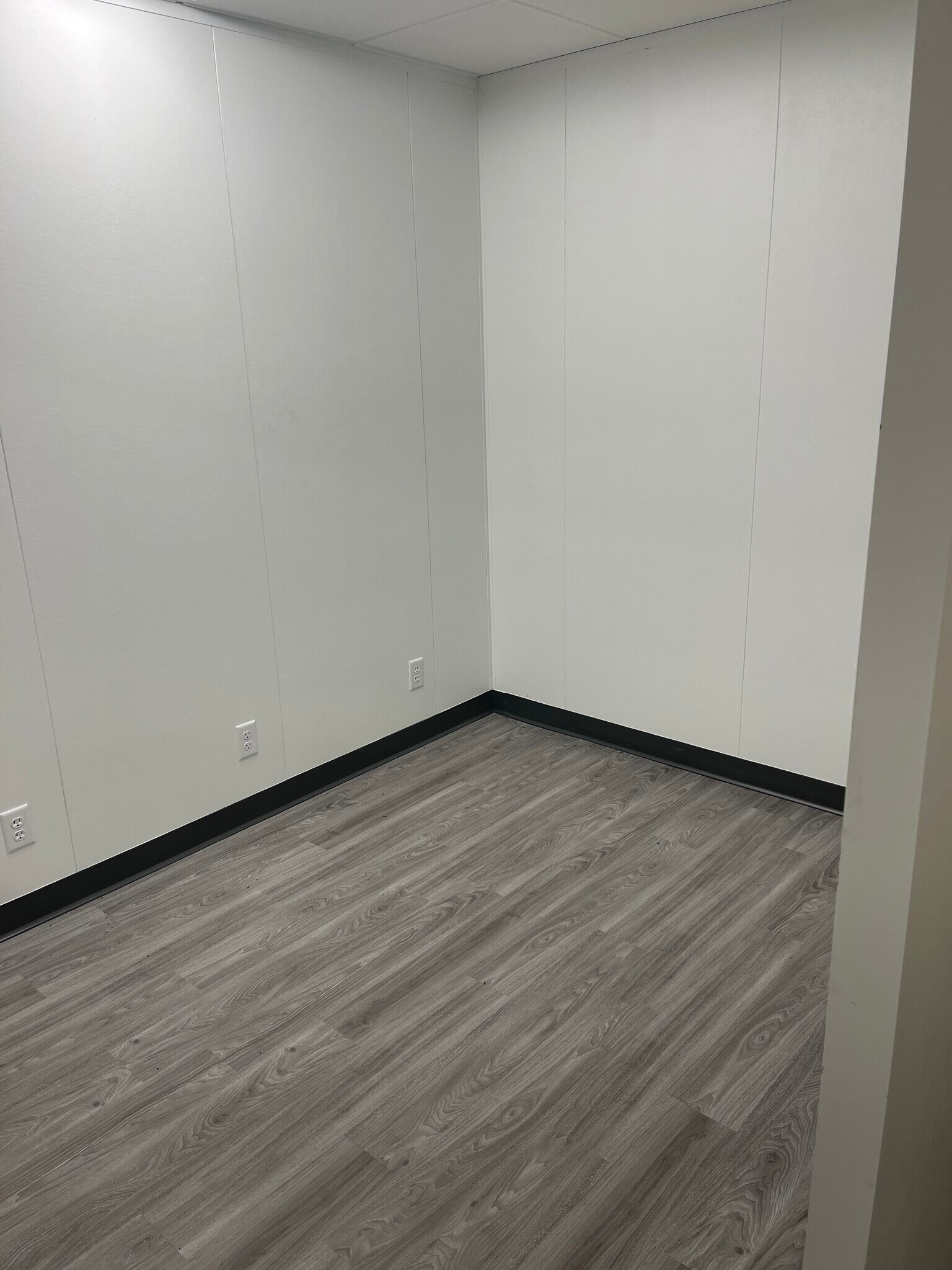 1930 S Alma School Rd, Mesa, AZ 85210 - Mesa Commerce Center | LoopNet