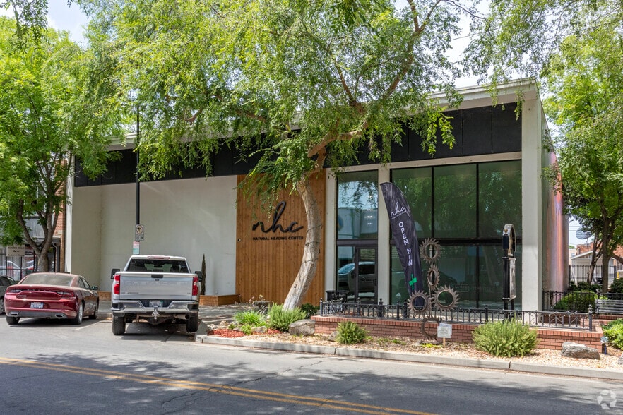 338 W D St, Lemoore, CA 93245 | LoopNet