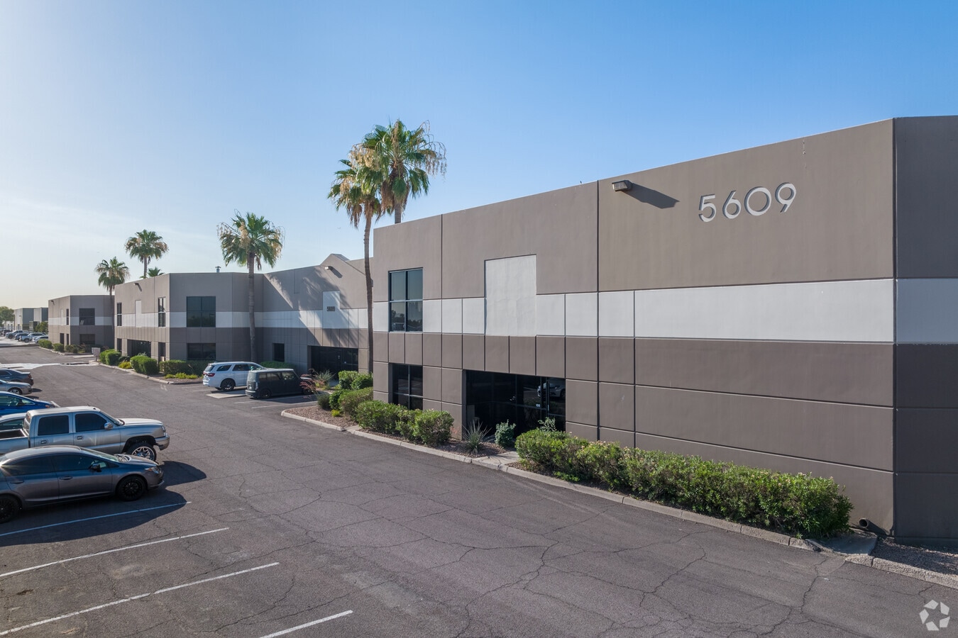 5609 W Latham St, Phoenix, AZ 85043 | LoopNet