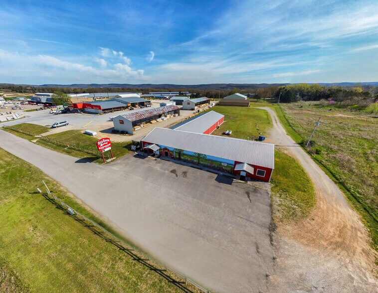 Hwy 39, Shell Knob, MO 65747 - Red Barn | LoopNet