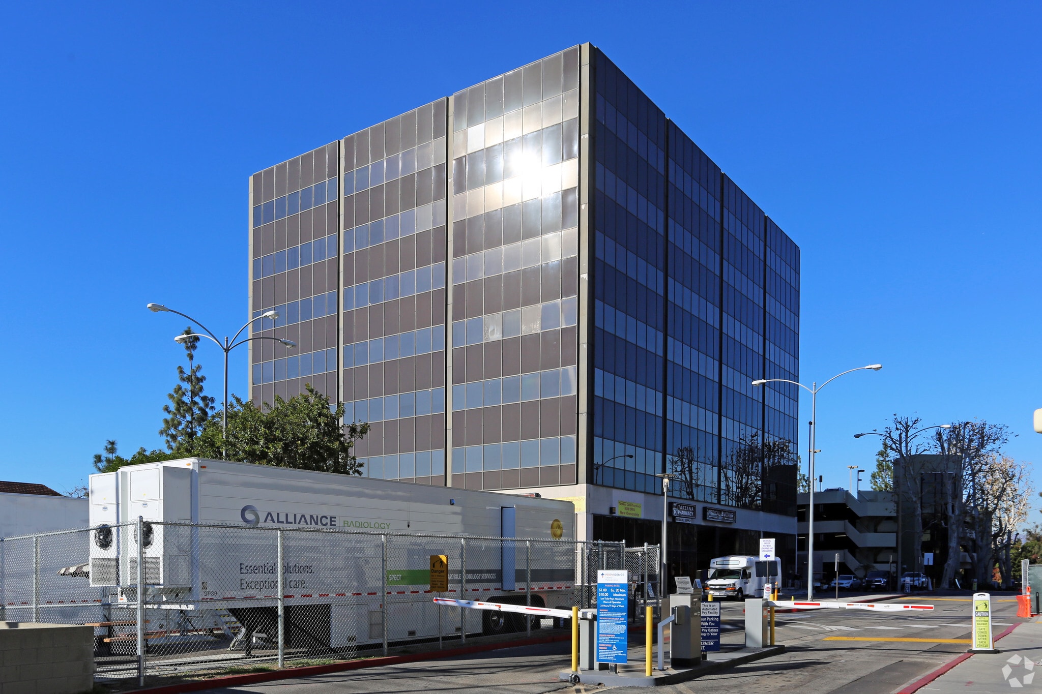 18370 Burbank Blvd, Tarzana, CA 91356 - Medical Office Building | LoopNet