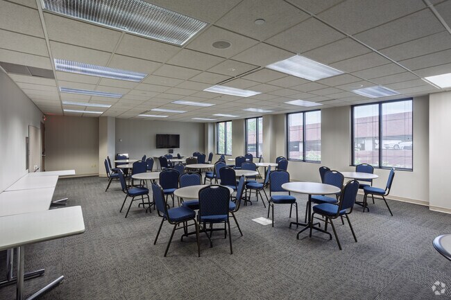 CBRE - Chicago Commercial Listings & Brokers | LoopNet