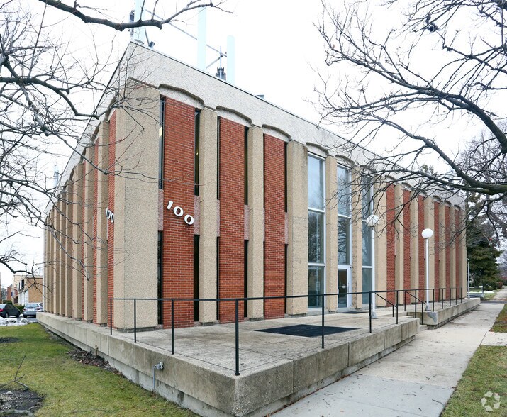 100 Higgins Rd, Park Ridge, IL 60068 | LoopNet