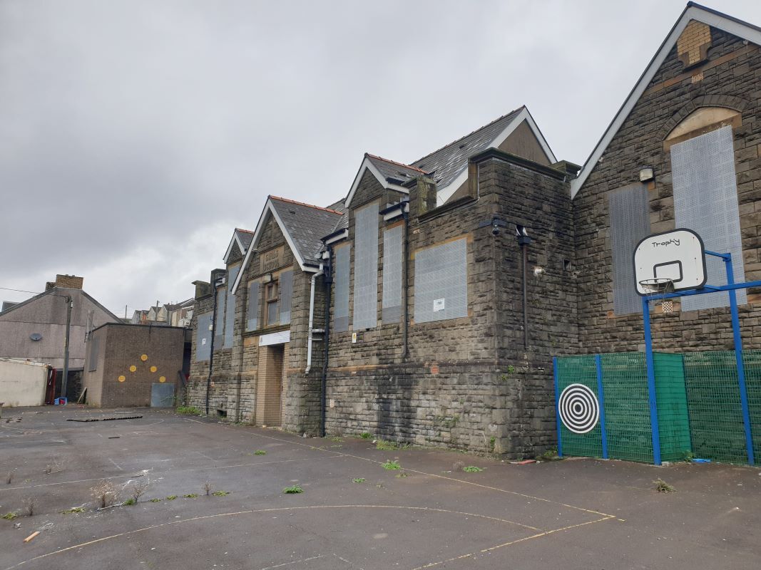 93 Queen St, Abertillery, NP13 1AP | LoopNet