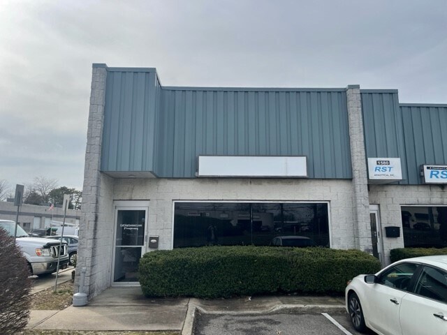 1580 Lakeland Ave, Bohemia, NY 11716 - 1,600 SF Signage 70% Office | LoopNet