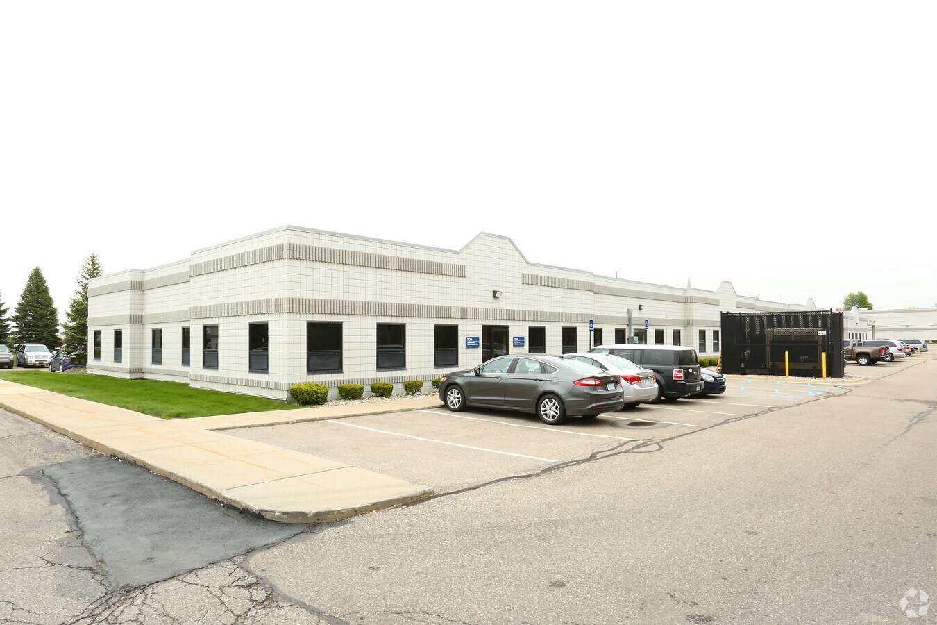 11200 Metro Airport Center Dr, Romulus, MI 48174 | LoopNet