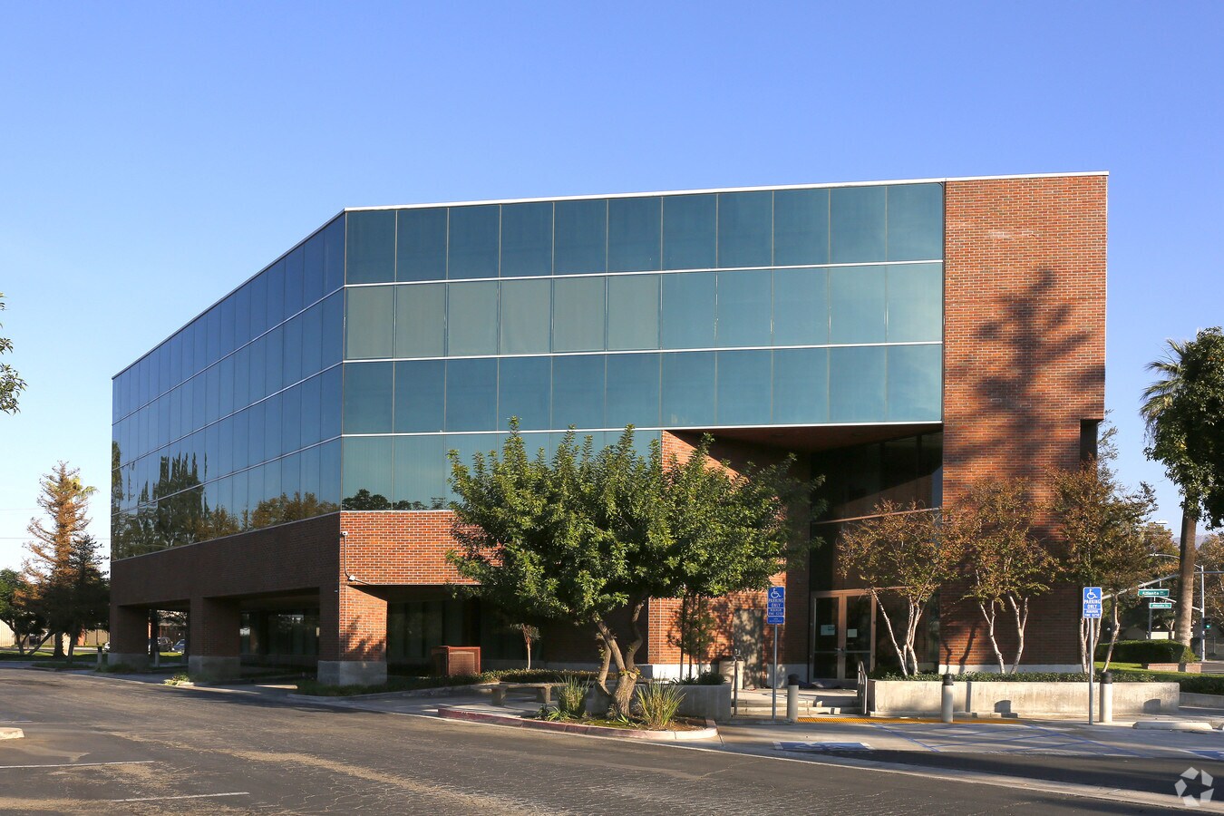 1533 Spruce St, Riverside, CA 92507 - Office for Lease | LoopNet