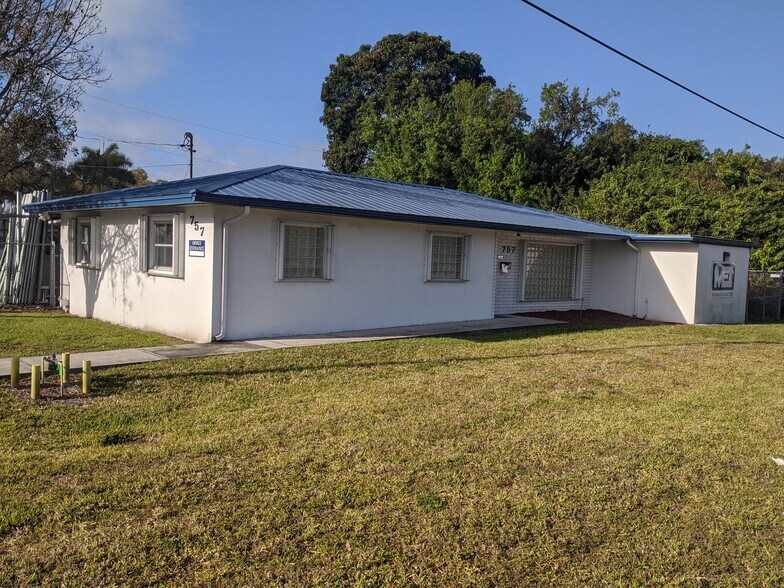 757 Pondella Rd, North Fort Myers, FL 33903 | LoopNet