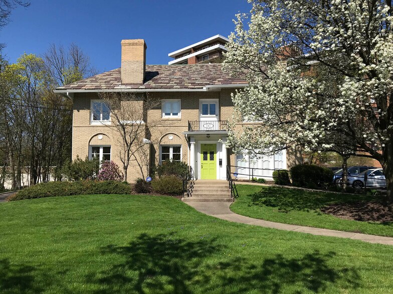 935 W Market St, Akron, OH 44313 - Evolve Marketing Building | LoopNet