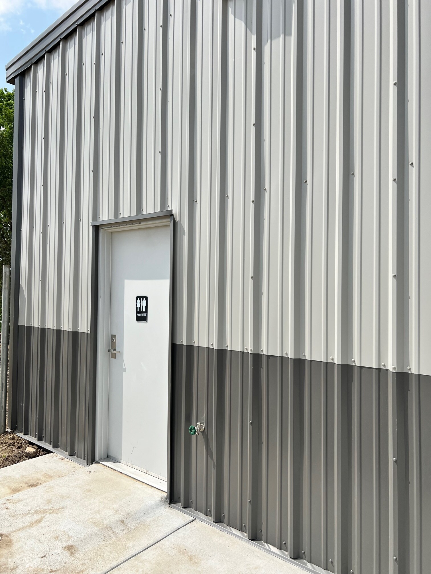 660 Ne Us Highway 24 Topeka Ks 66608 Contractors Garage Topeka Loopnet