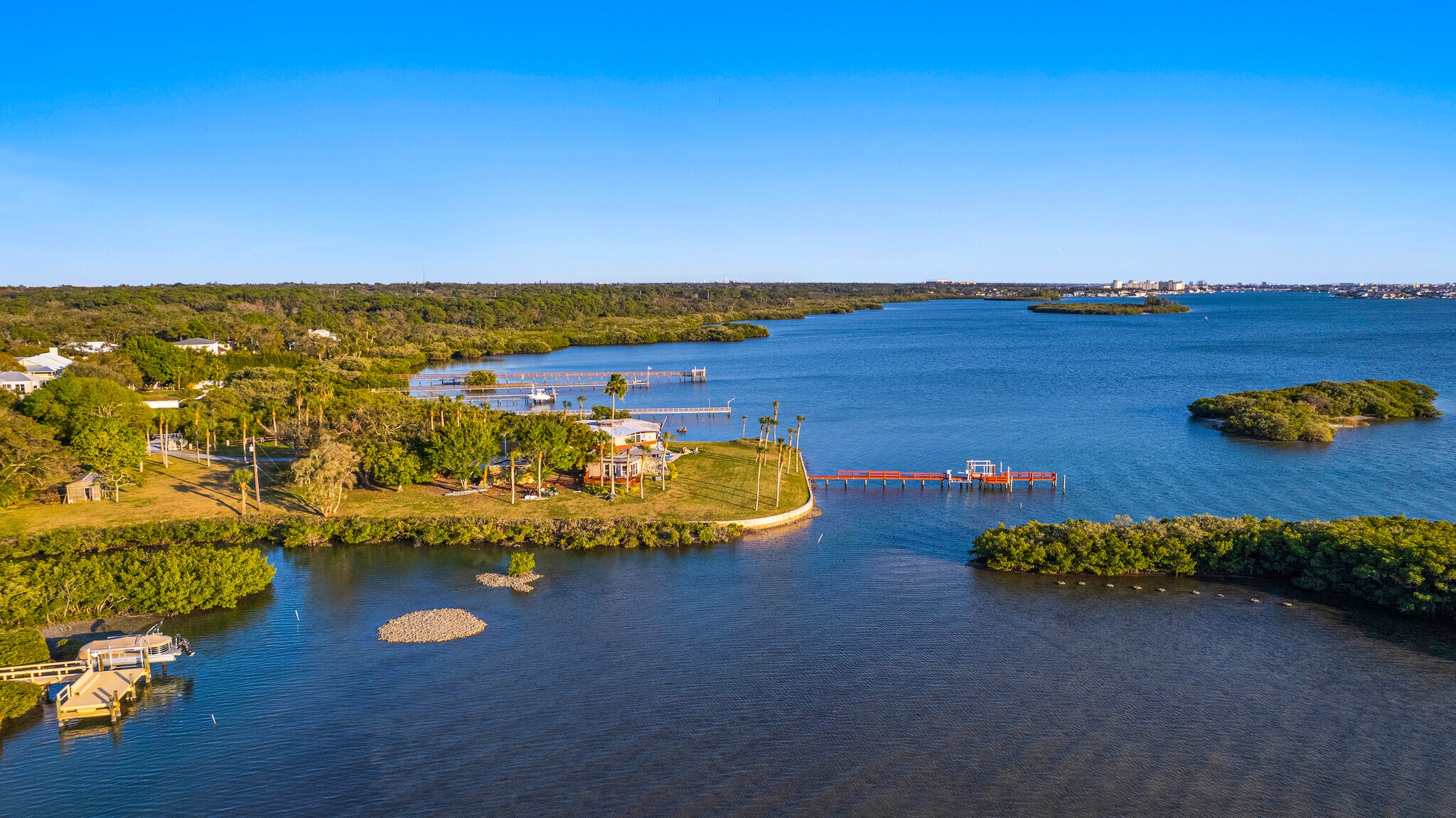 7000 131st St, Seminole, FL 33776 - INTRACOASTAL ESTATE - 1.8 ACRES OR DO AIRBND? | LoopNet