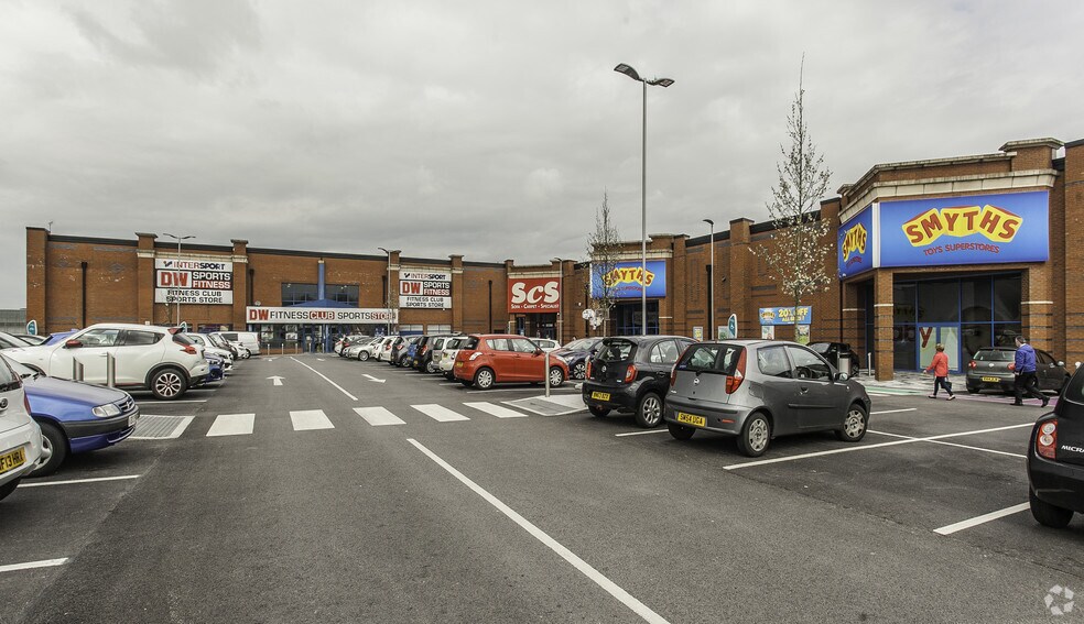 Broadway, Oldham, OL2 5HX - Retail for Lease | LoopNet