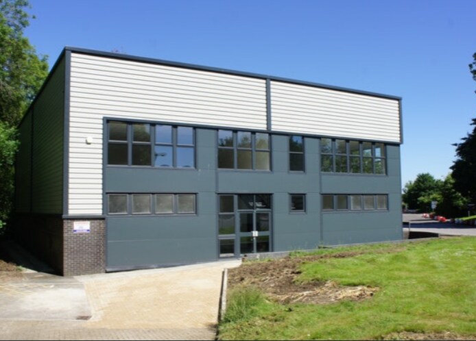 Woodside Rd, Swindon, SN3 4WA | LoopNet