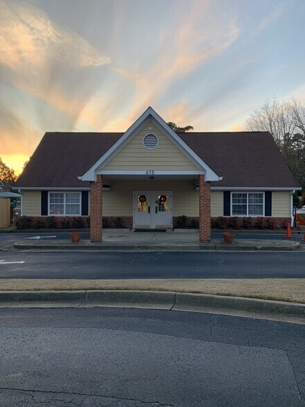 615 Woodlawn Dr NE, Marietta, GA 30067 | LoopNet 615 Woodlawn Dr NE, Marietta, GA 30067 | LoopNet