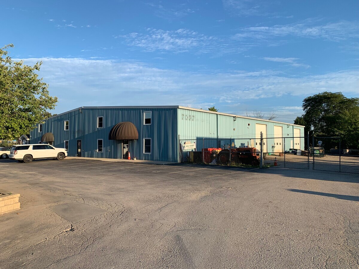 1135 Mitchell Rd, Aurora, IL 60505 | LoopNet