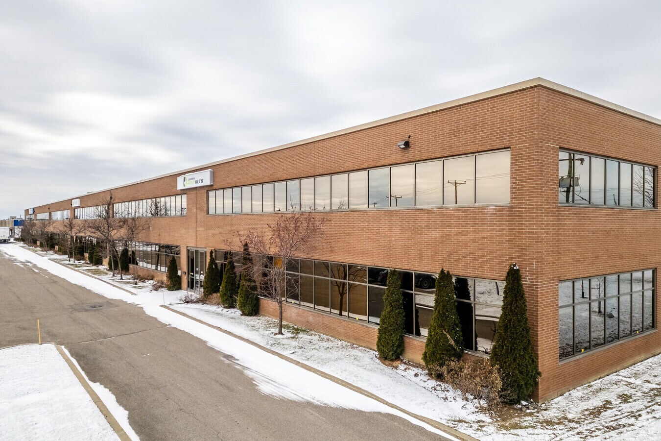 4255 Rue Hickmore, Montréal, QC H4T 1S5 | LoopNet